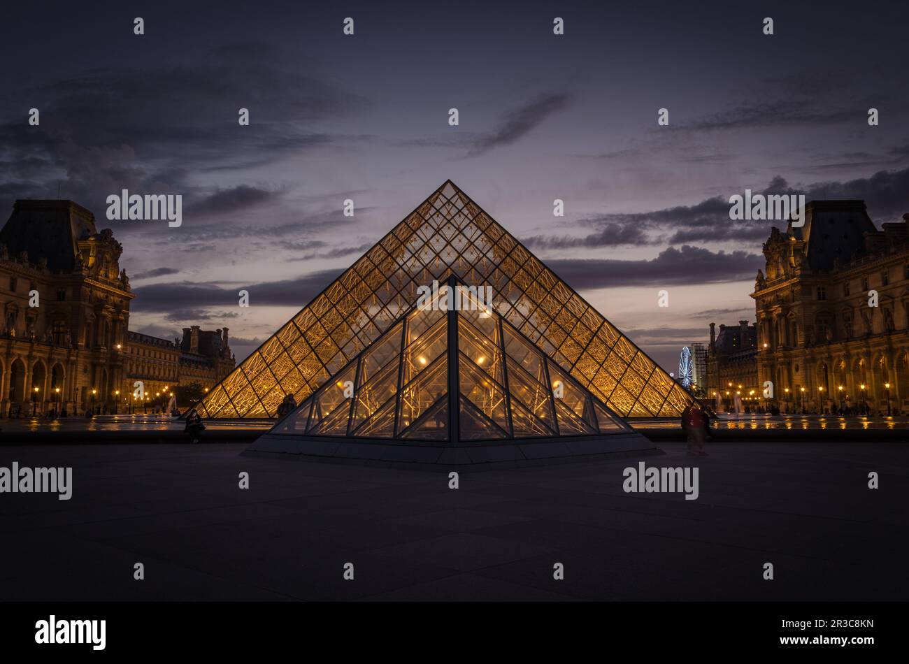 Iconic paris spot hi-res stock photography and images - Alamy