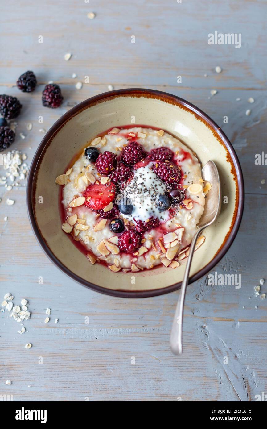 Porridge with berries, chia seeds and natural yoghurt Stock Photo - Alamy