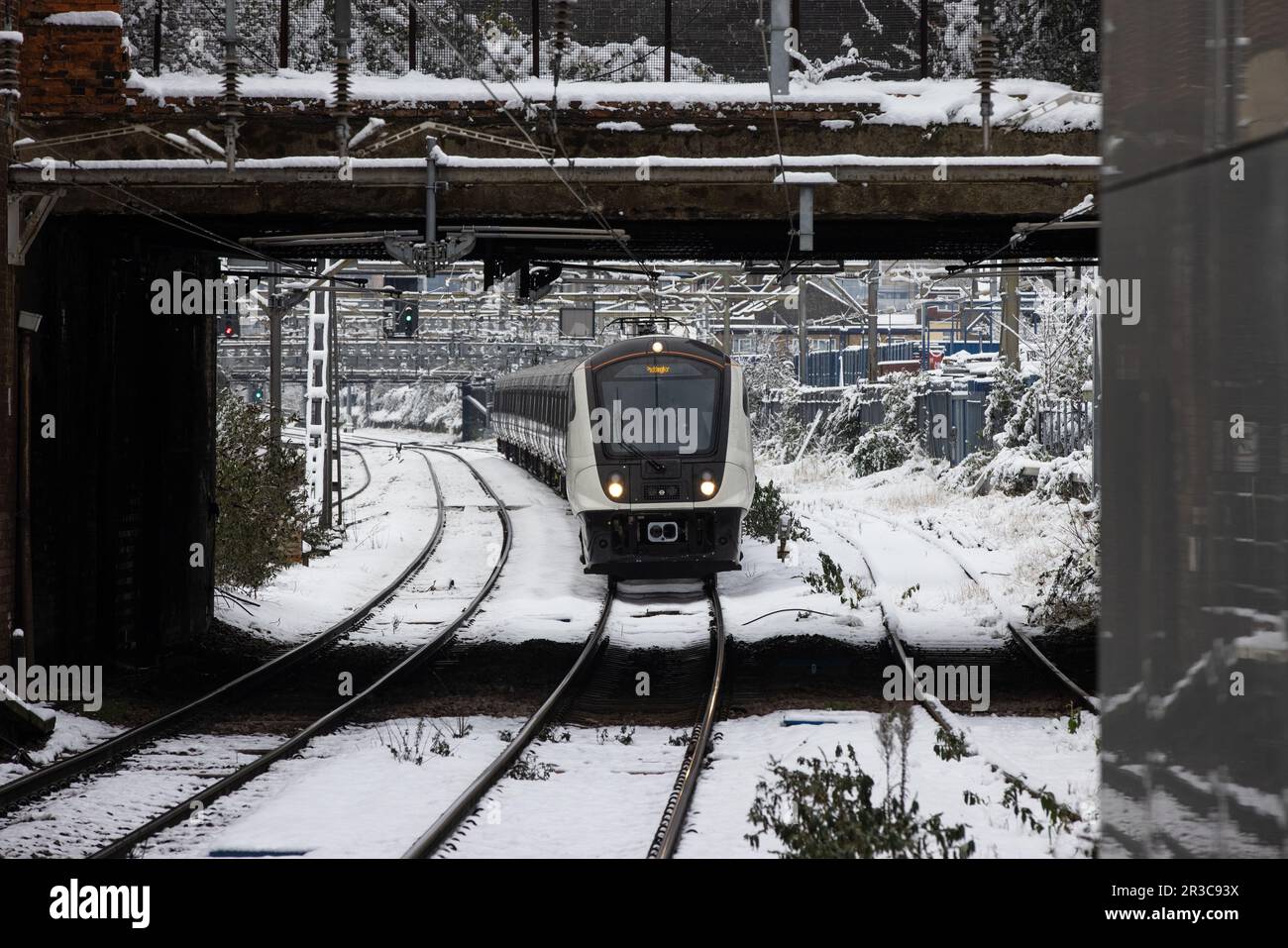 Elizabeth line station hi-res stock photography and images - Alamy