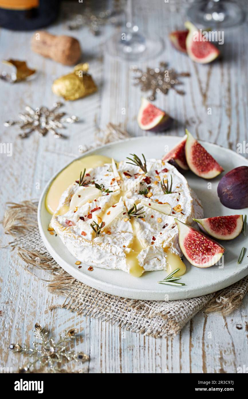 Cooked camembert with figs in a Christmas setting Stock Photo - Alamy