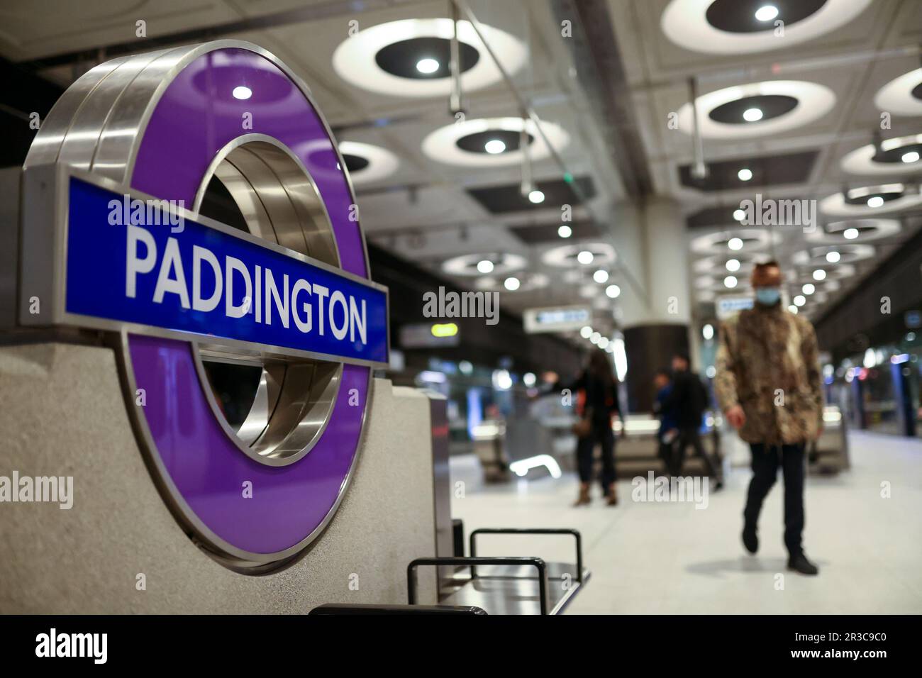 Elizabeth line logo hi-res stock photography and images - Alamy