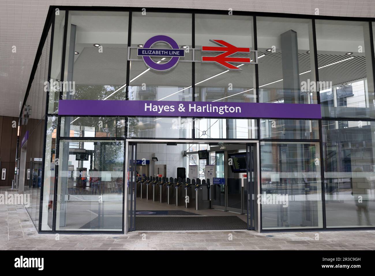 General views of people travelling on the Elizabeth line Stock Photo ...