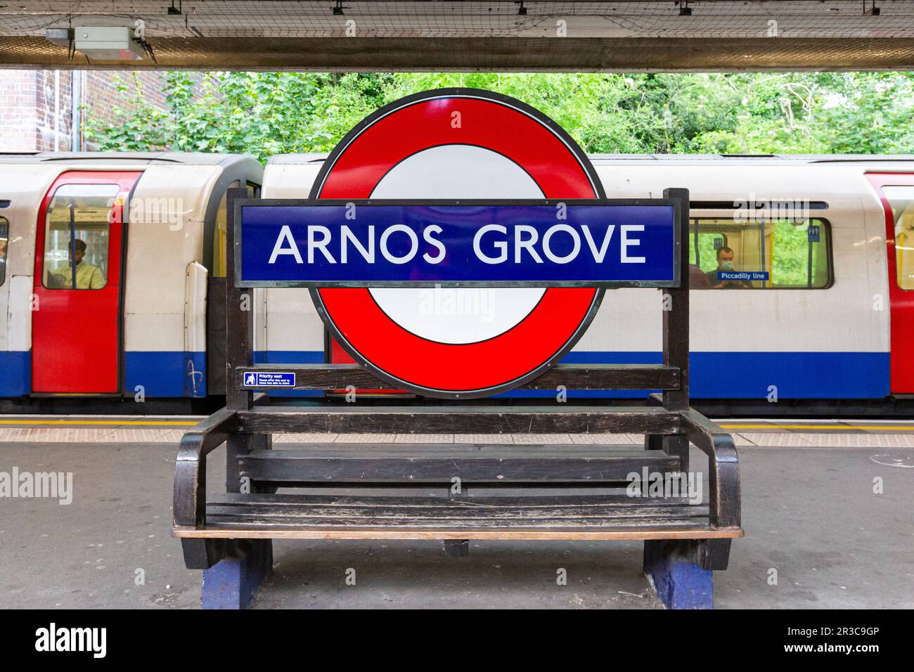 London underground tube train logo station piccadilly line platform hi ...