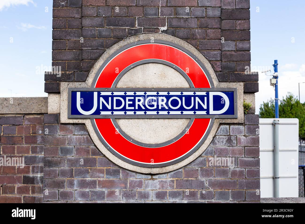 Underground roundel at Arnos Grove Stock Photo - Alamy