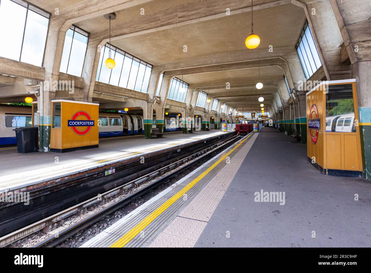 Cockfosters tube sign hi-res stock photography and images - Alamy