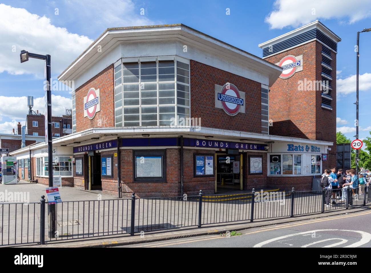 Bounds Green station building Stock Photo - Alamy