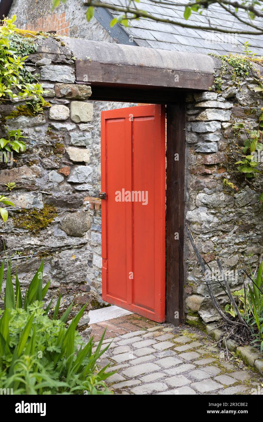 Open red door hi-res stock photography and images - Alamy