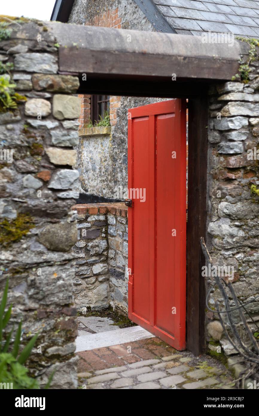 Open red door hi-res stock photography and images - Alamy
