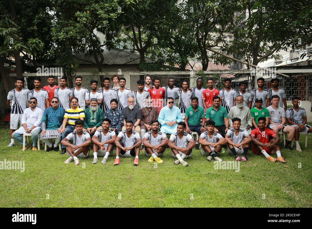 Mohammedan SC exicutive commiti members meet with the players at Club ...