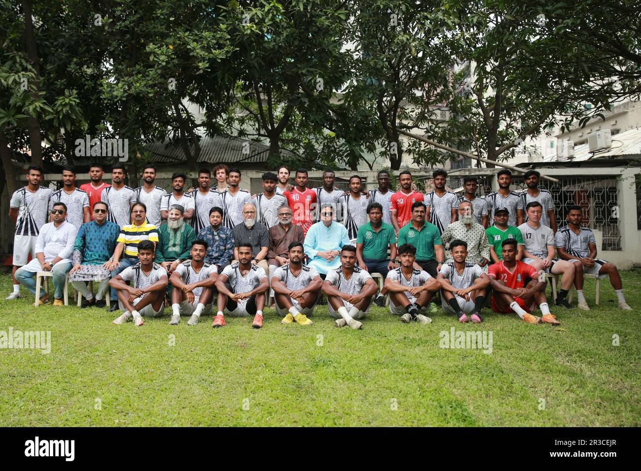 Mohammedan SC exicutive commiti members meet with the players at Club ...