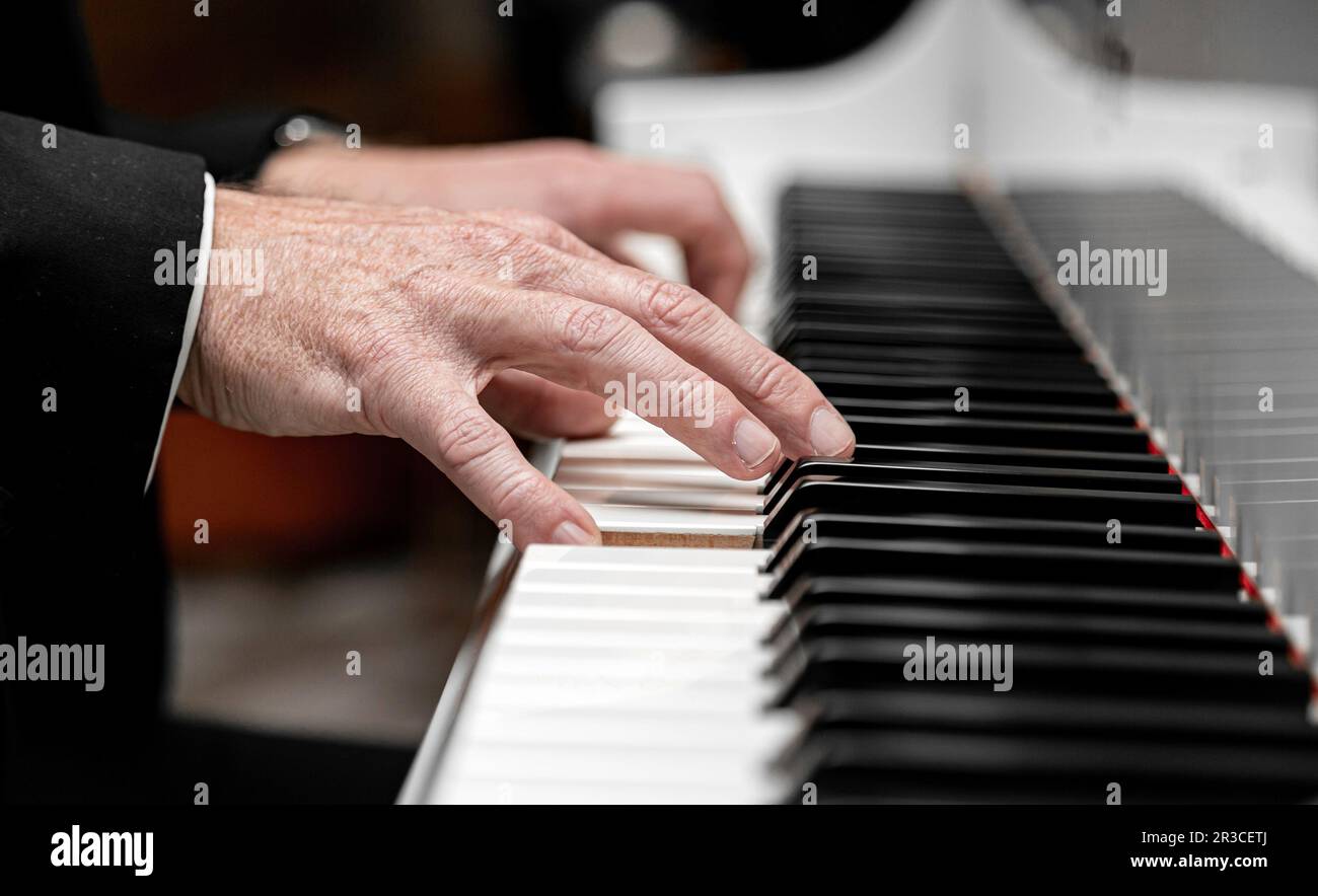 Musician playing piano close up hi-res stock photography and images - Alamy