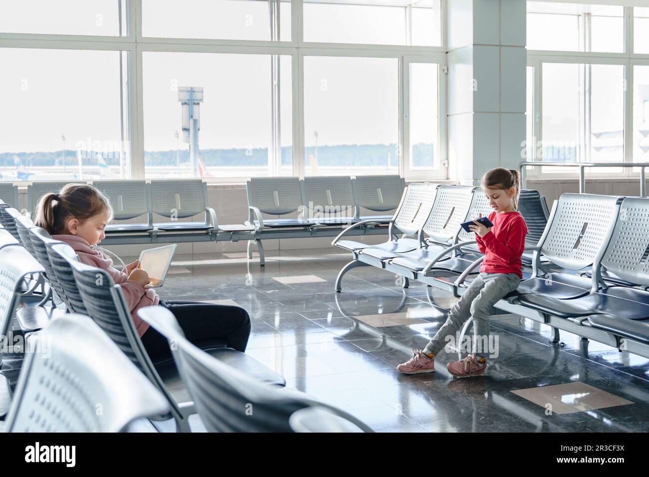 Children flight hi-res stock photography and images - Alamy