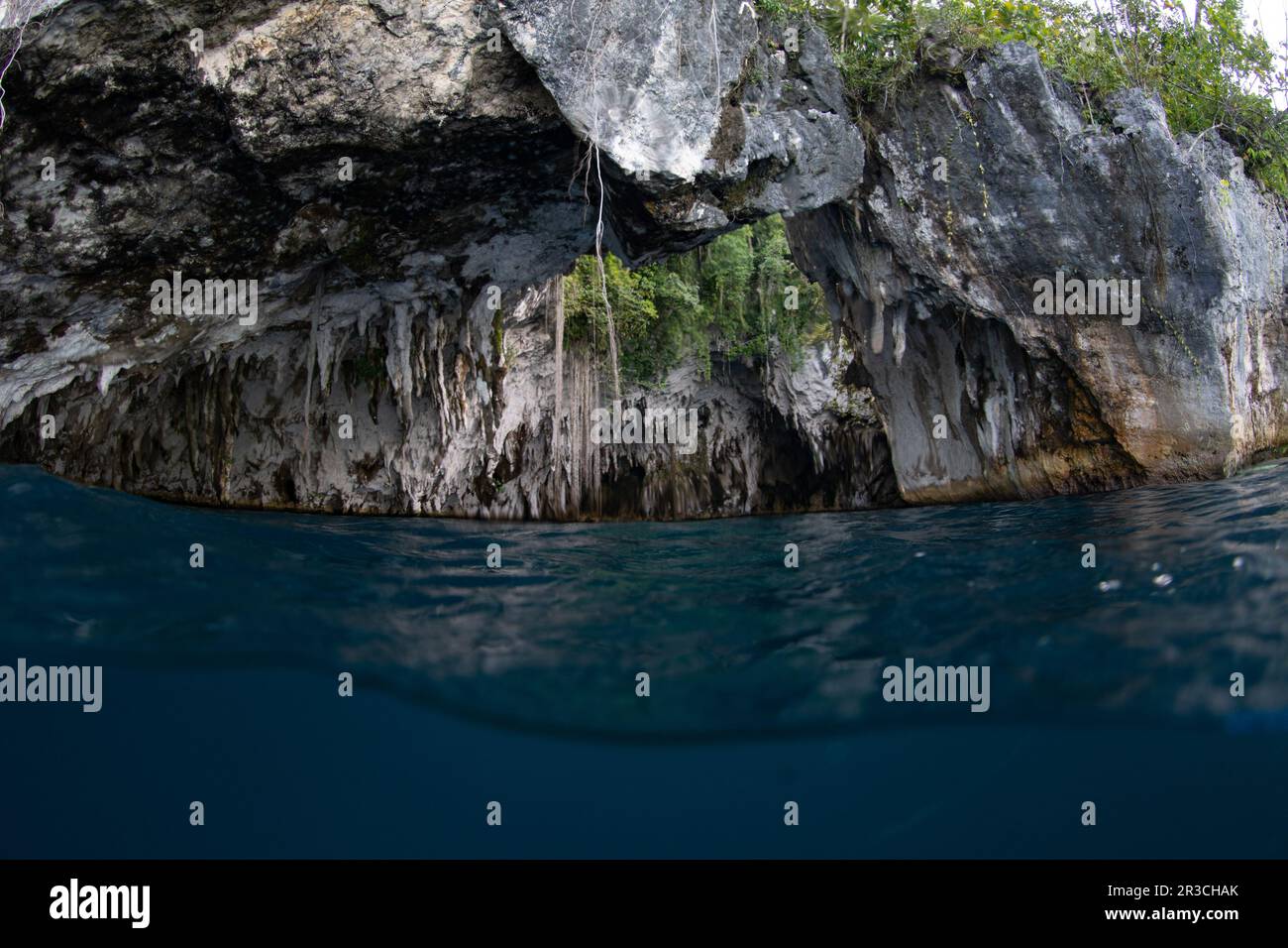 Collapsed cave roof hi-res stock photography and images - Alamy