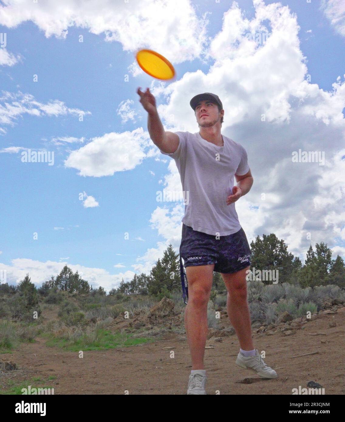People playing disc golf hi-res stock photography and images - Alamy