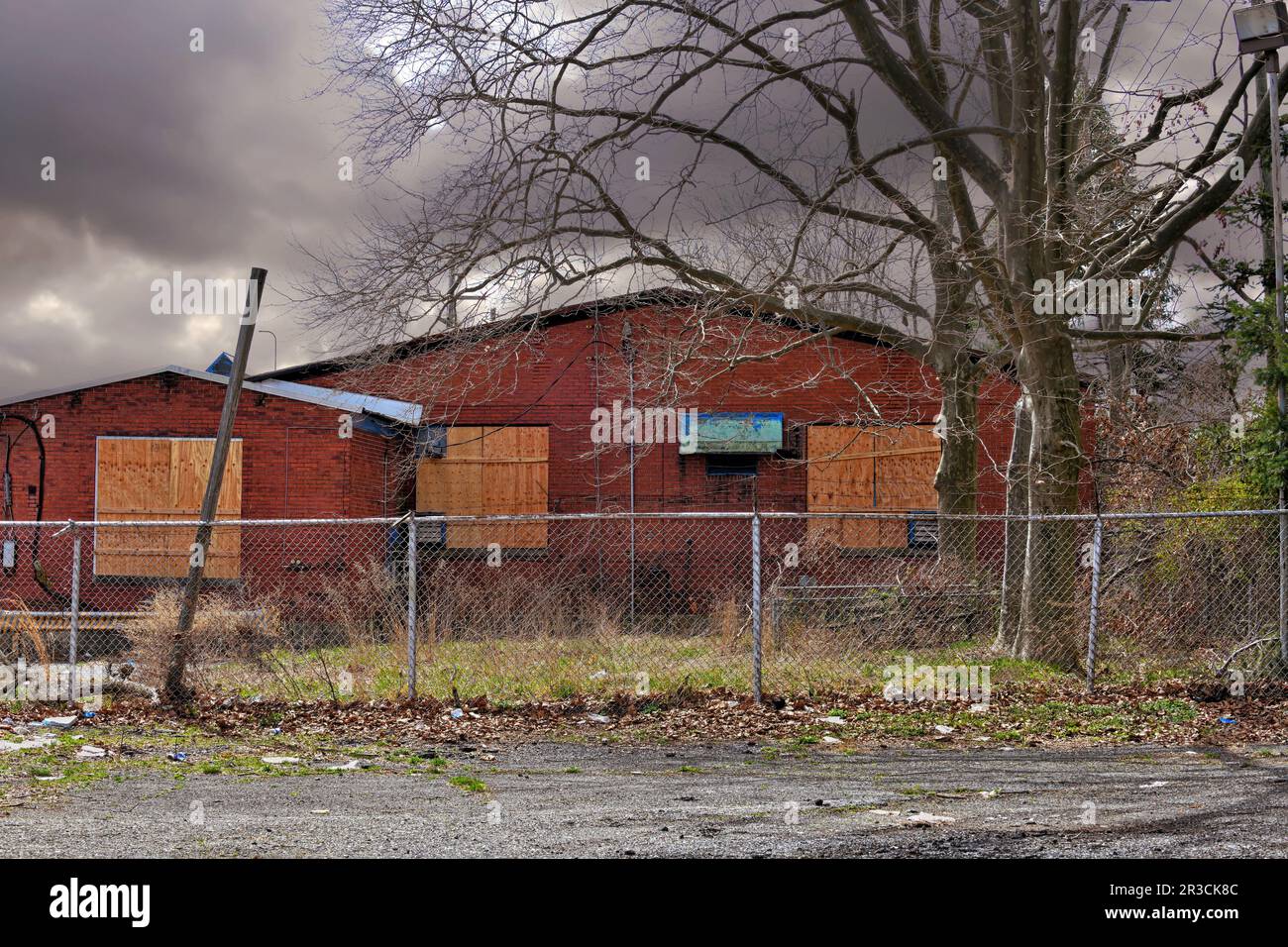 Boarded up and vandalised hi-res stock photography and images - Alamy