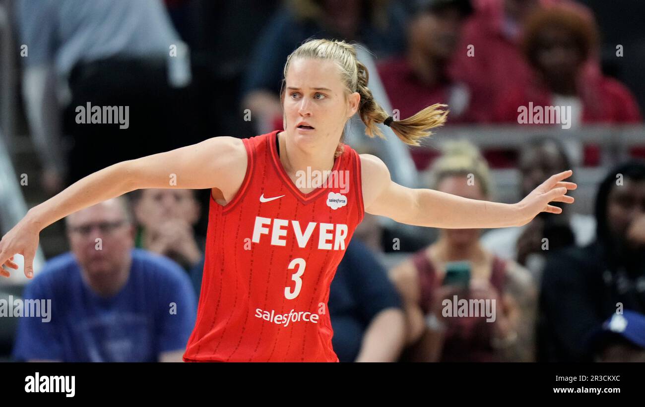Indiana Fever guard Kristy Wallace (3) in action as the Connecticut Sun ...