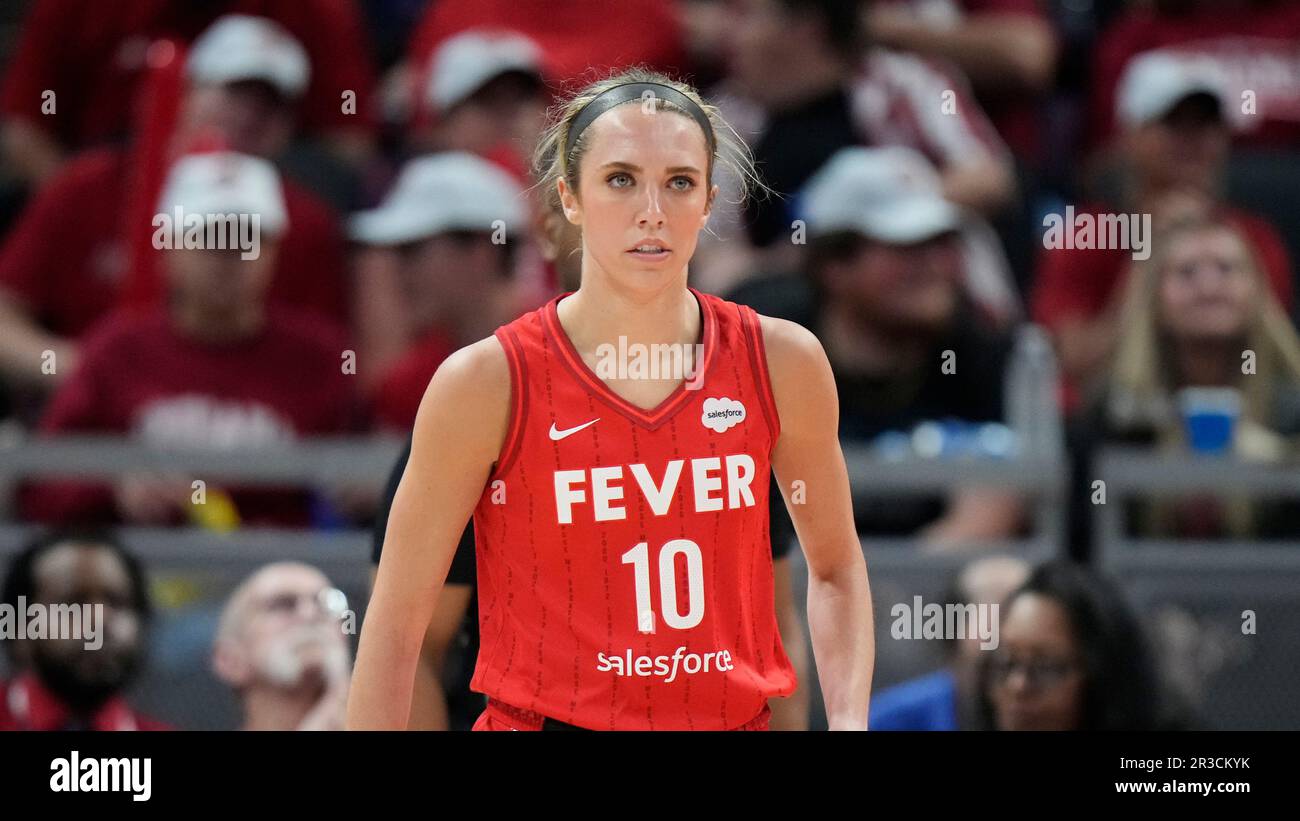 Indiana Fever guard Lexie Hull (10) in action as the Connecticut Sun ...