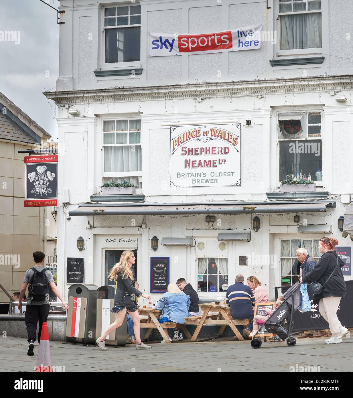 Shepherd Neame, Britain's oldest brewer, at the Prince of Wale's pub in Brighton, England Stock ...