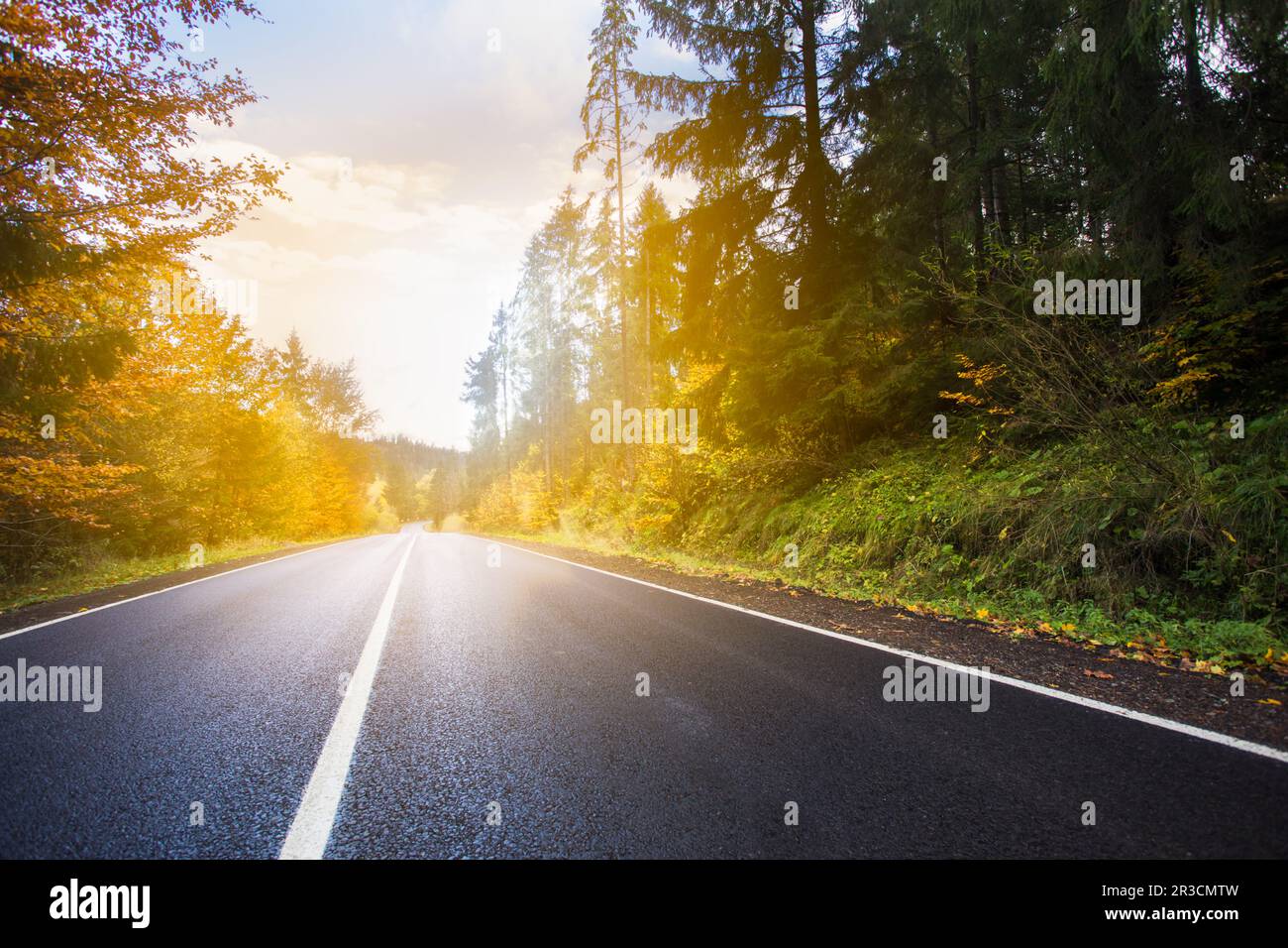 Empty car road in mountains hi-res stock photography and images - Alamy