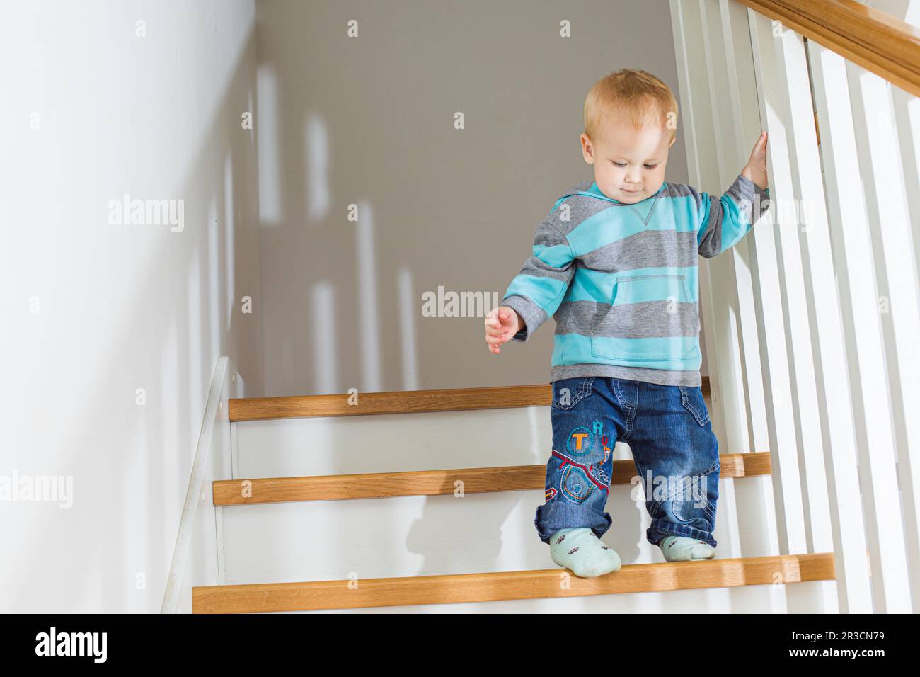 Go down stairs hi-res stock photography and images - Alamy
