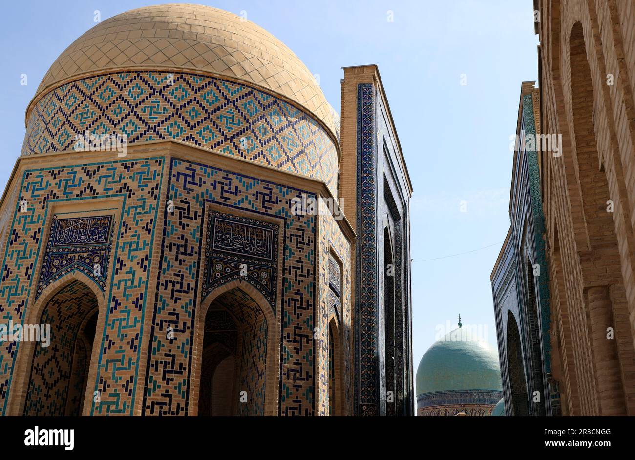 The Shakhi Zinda necropolis in Samarkand, Uzbekistan Stock Photo - Alamy