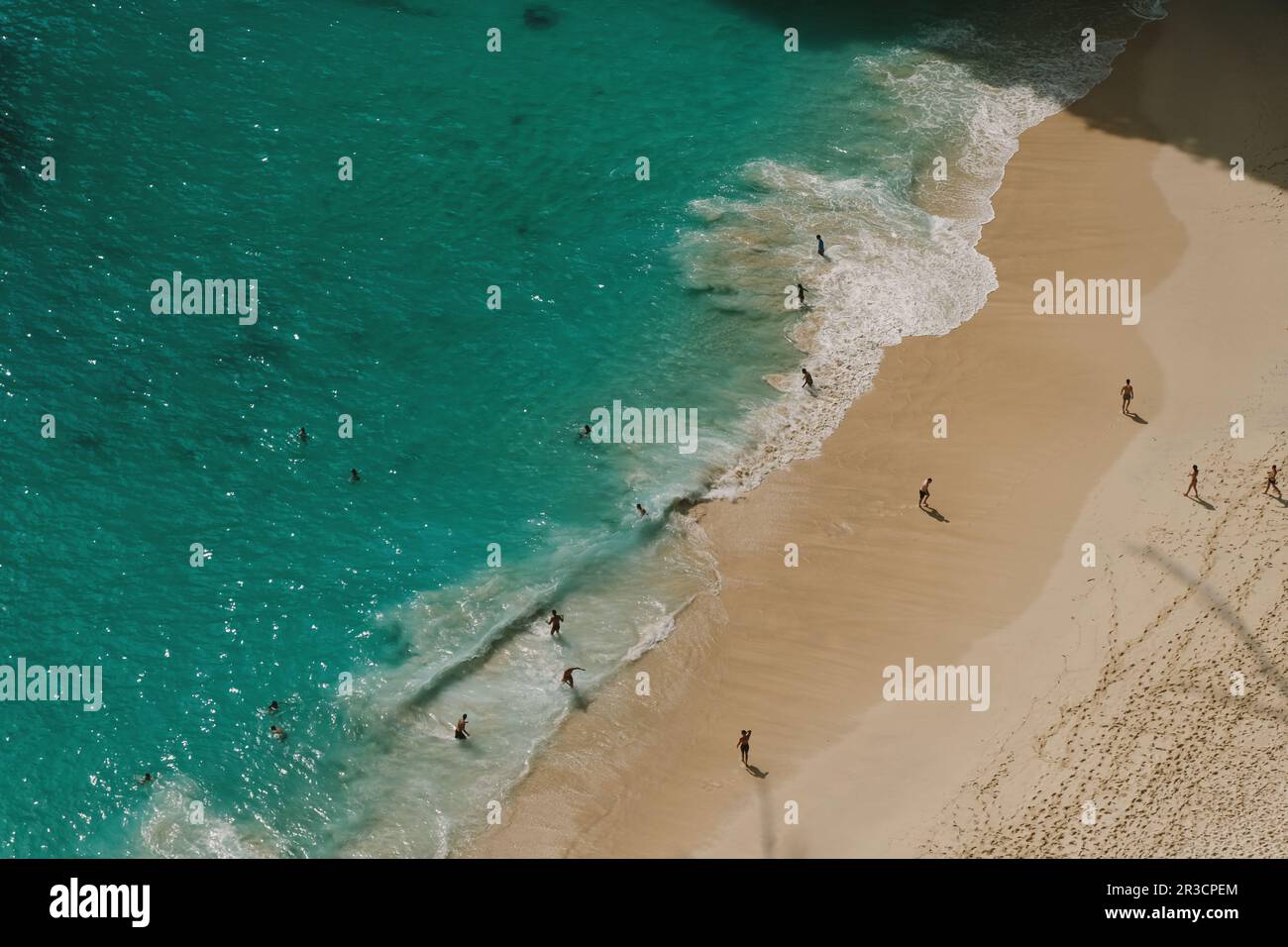 Kelingking beach view from above, blue ocean and sand beach in Nusa ...