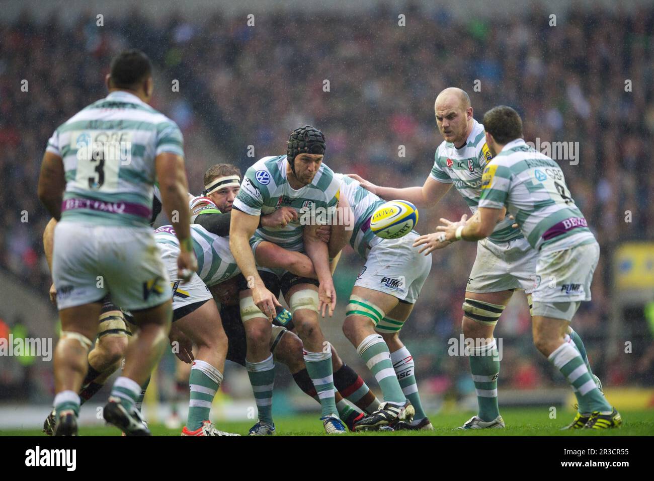 Bryn Evans of London Irish passes back to Darren Allinson of London ...
