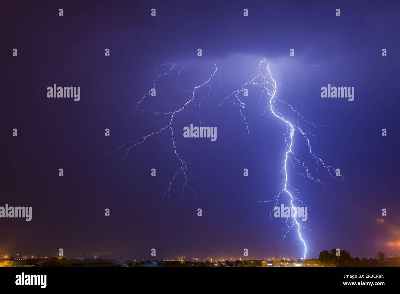 Lightning bolt striking ground hi-res stock photography and images - Alamy