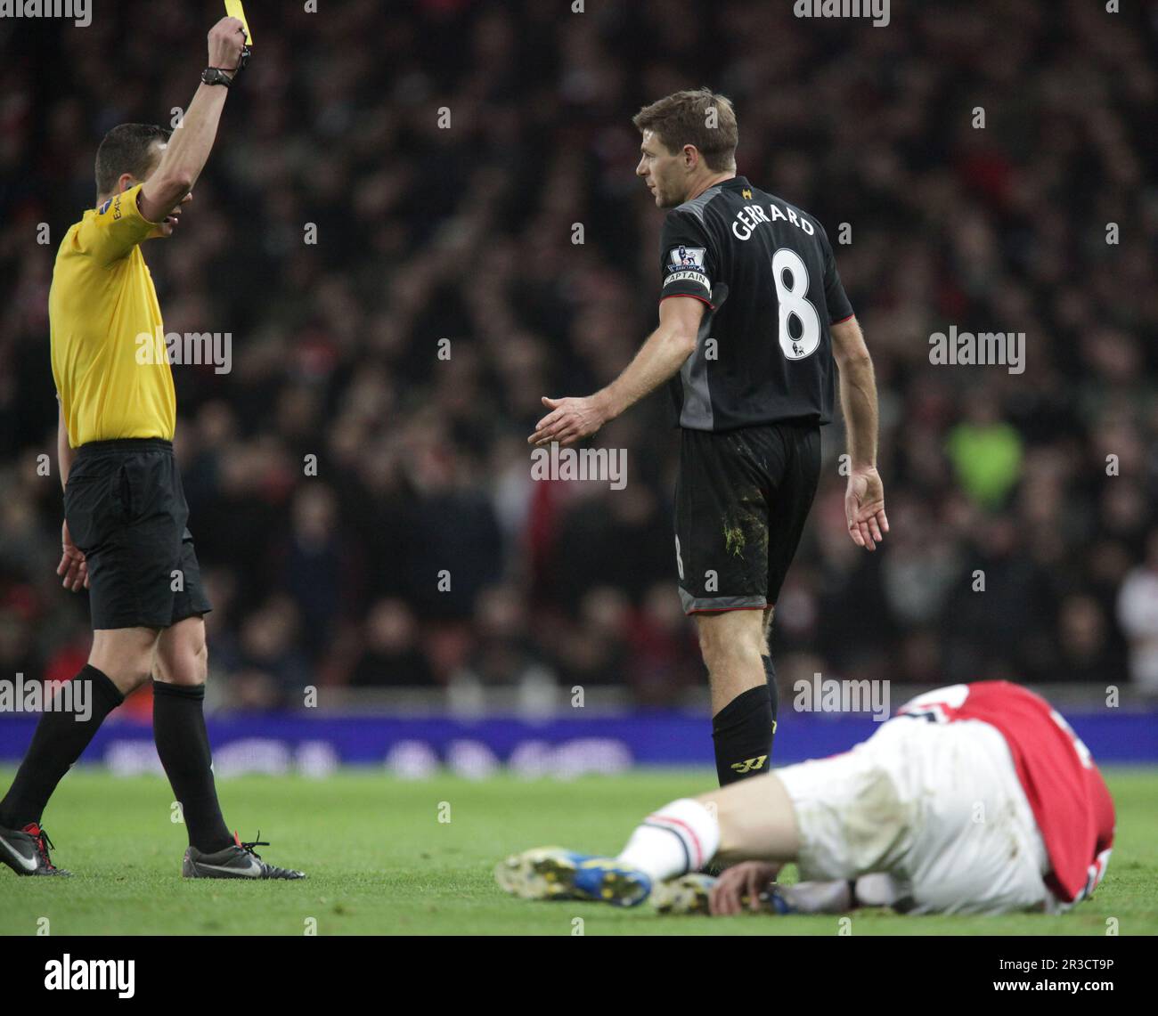 Receives a yellow card hi-res stock photography and images - Alamy