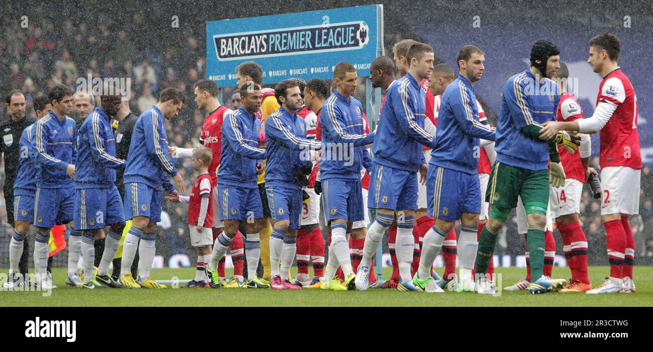Soccer teams shake hands hi-res stock photography and images - Alamy