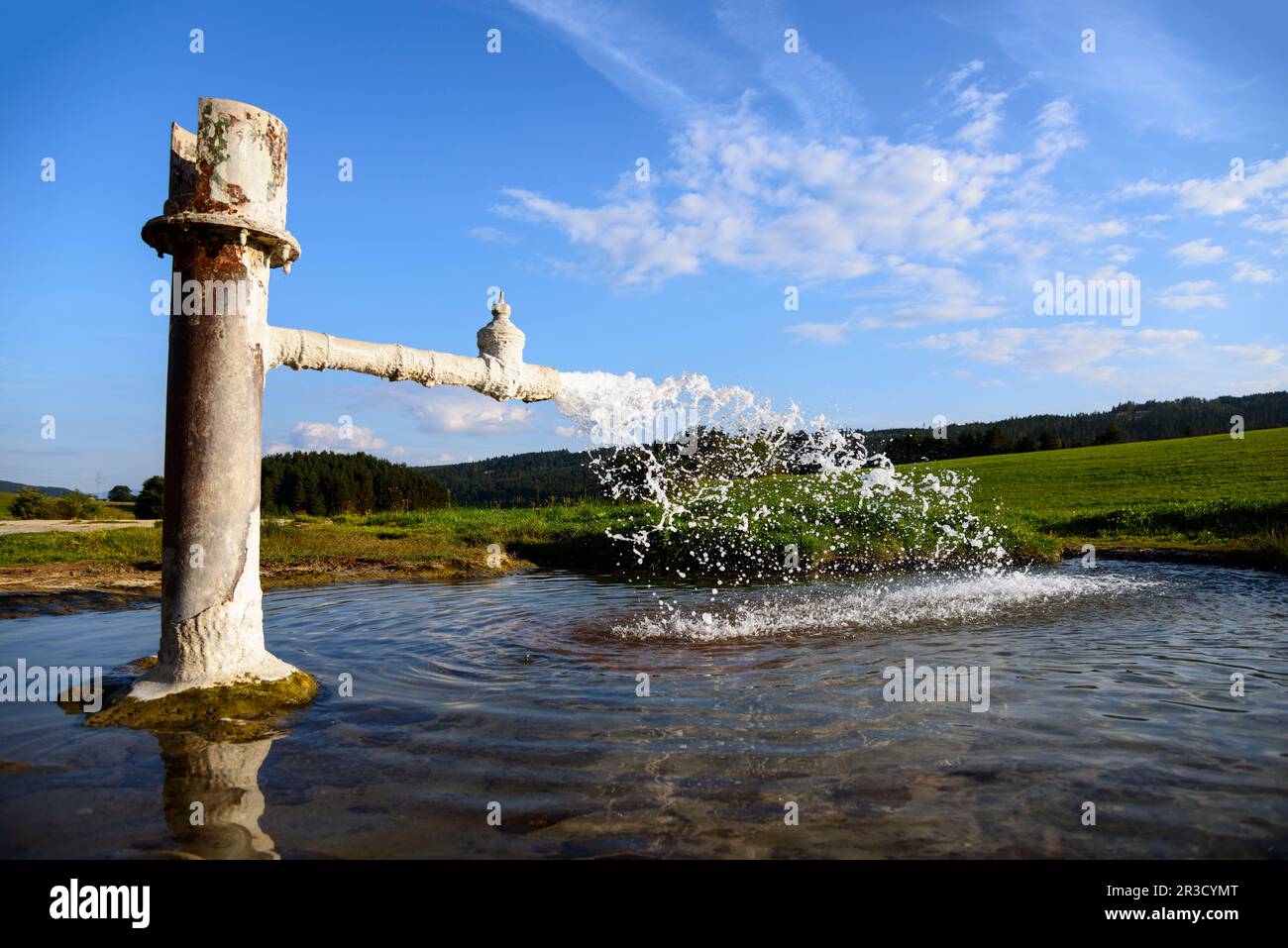 Cold water geyser Stock Photo - Alamy