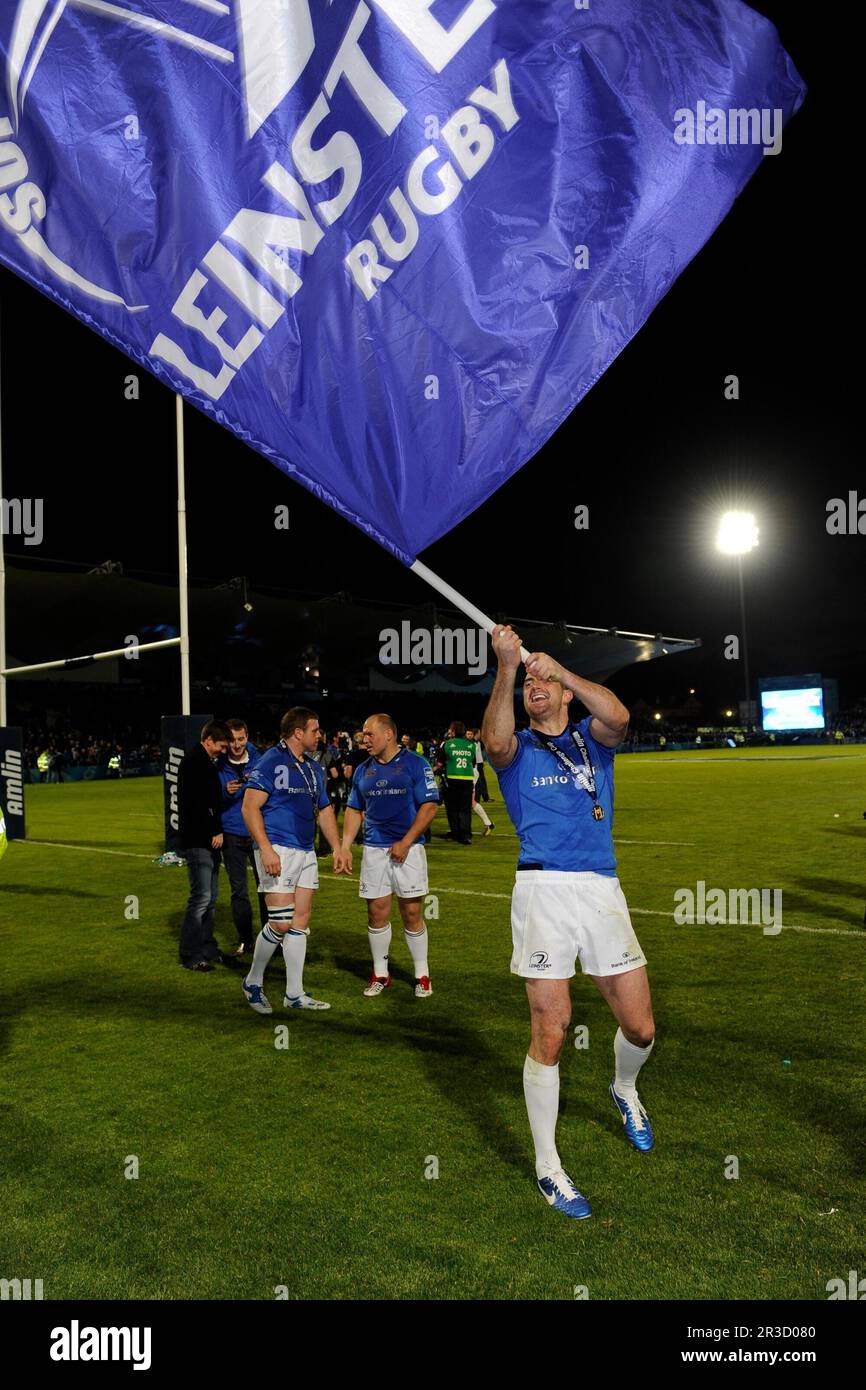 Rob Kearney of Leinster celebrates with fans after winning the Amlin ...