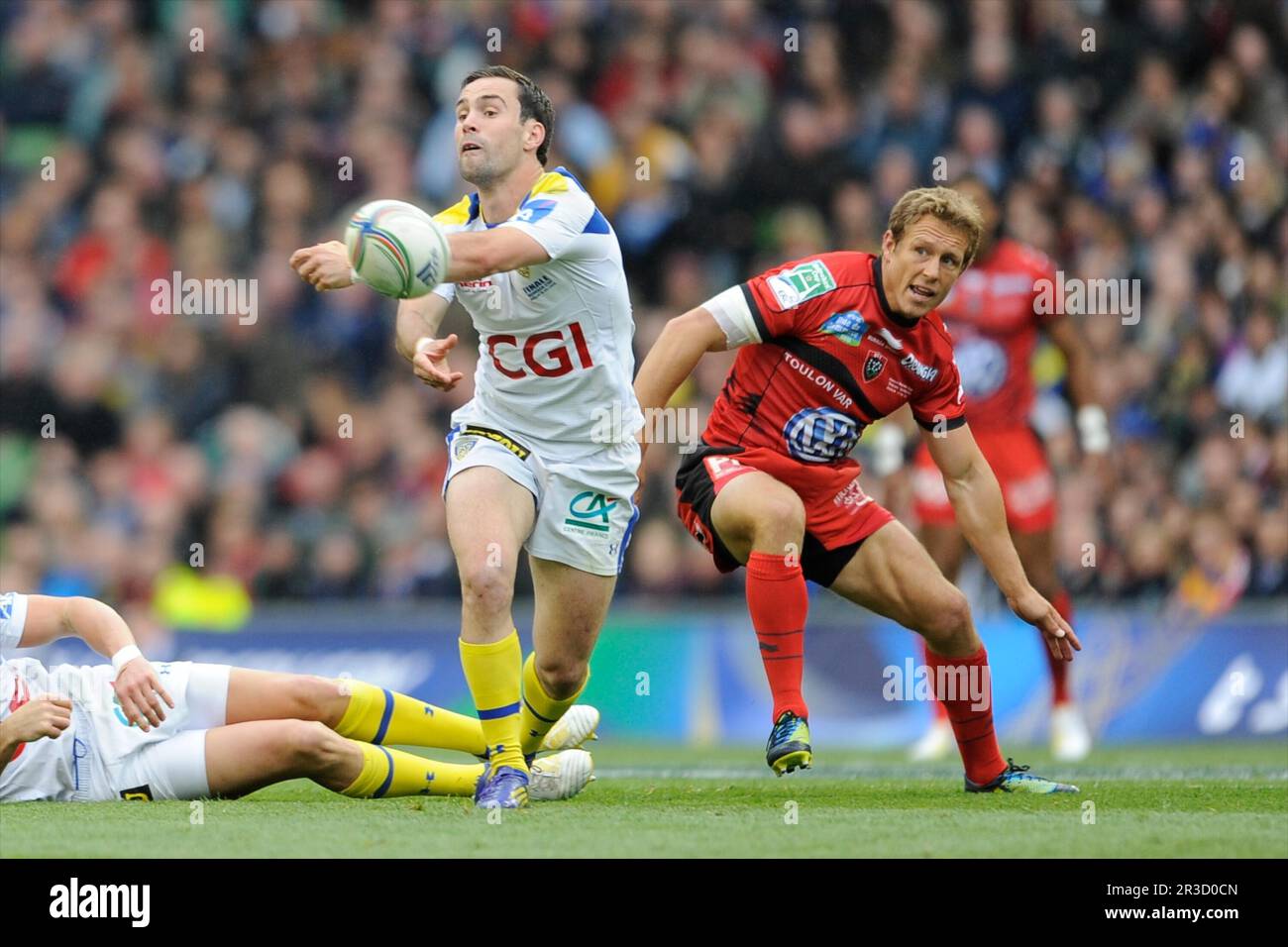 Morgan Parra of ASM Clermont Auvergne passes under the watchful eye of ...