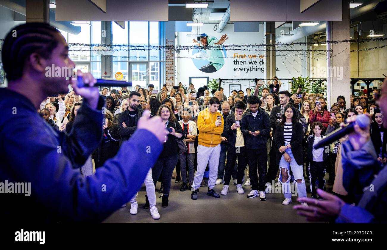 AMSTERDAM - Sor and Tabitha perform with new song 'It's okay' during ...