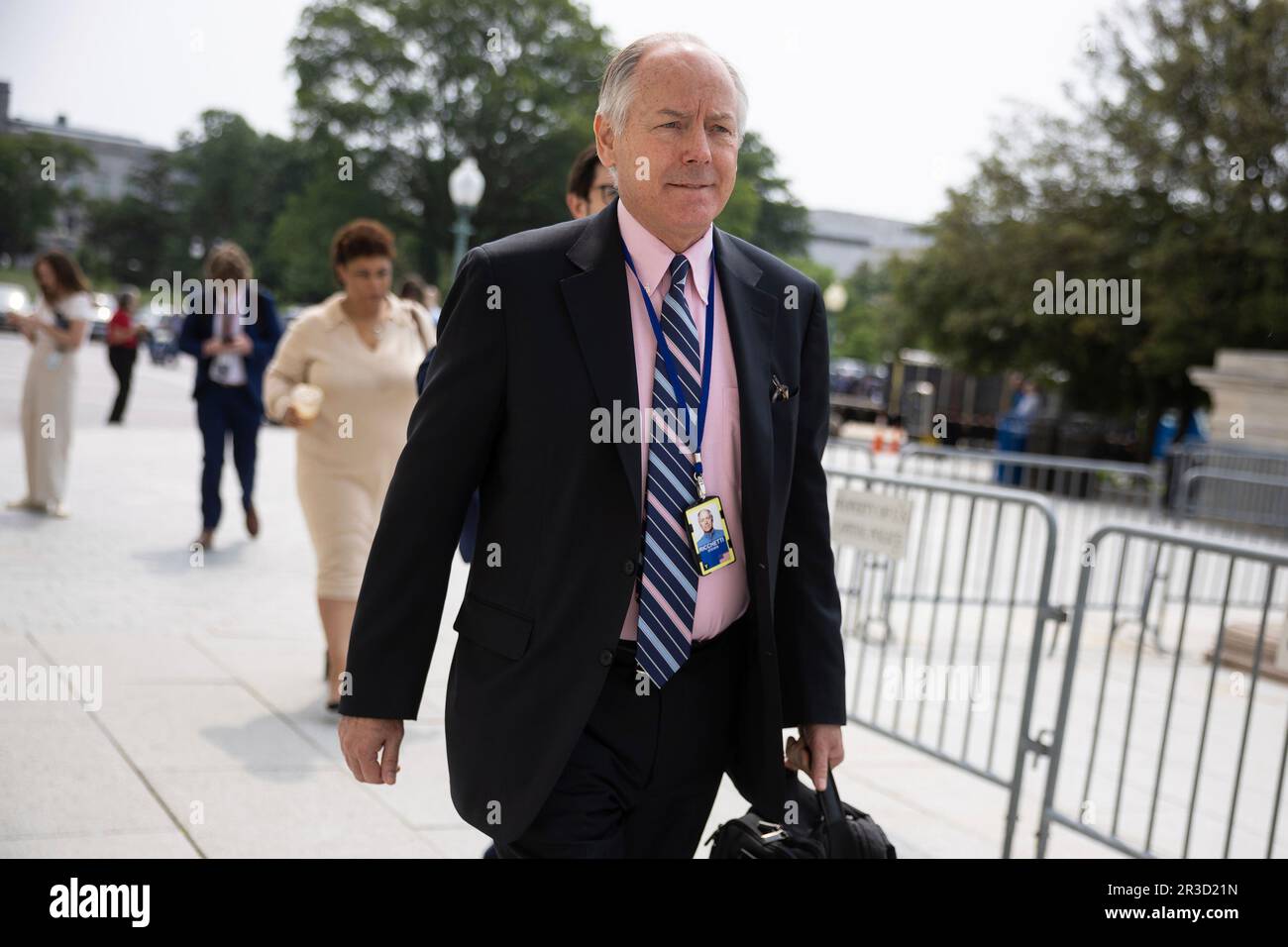Senior White House Advisor Steve Ricchetti arrives to negotiate with ...