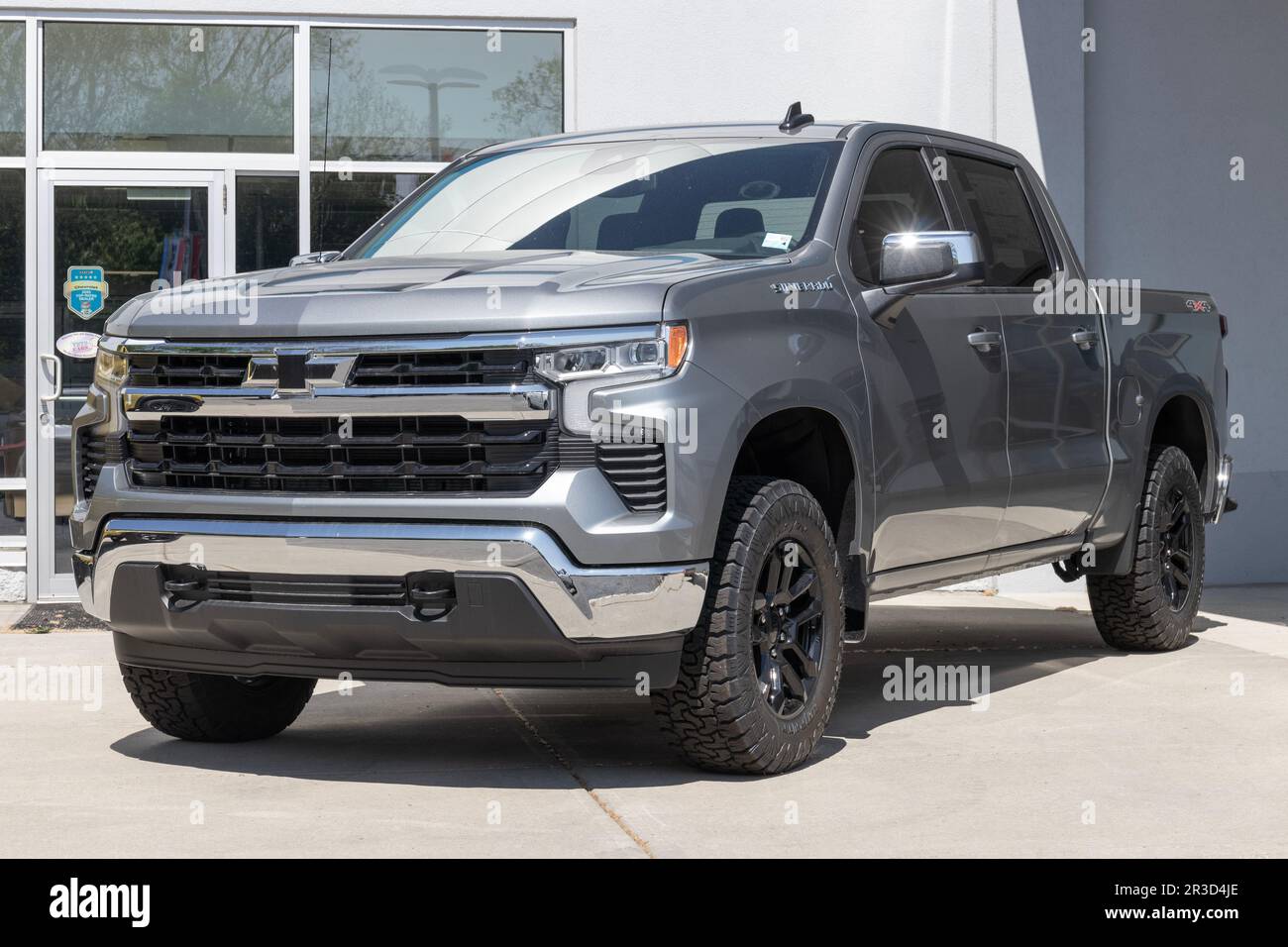 Noblesville - Circa May 2023: Chevrolet Silverado 1500 display at a ...