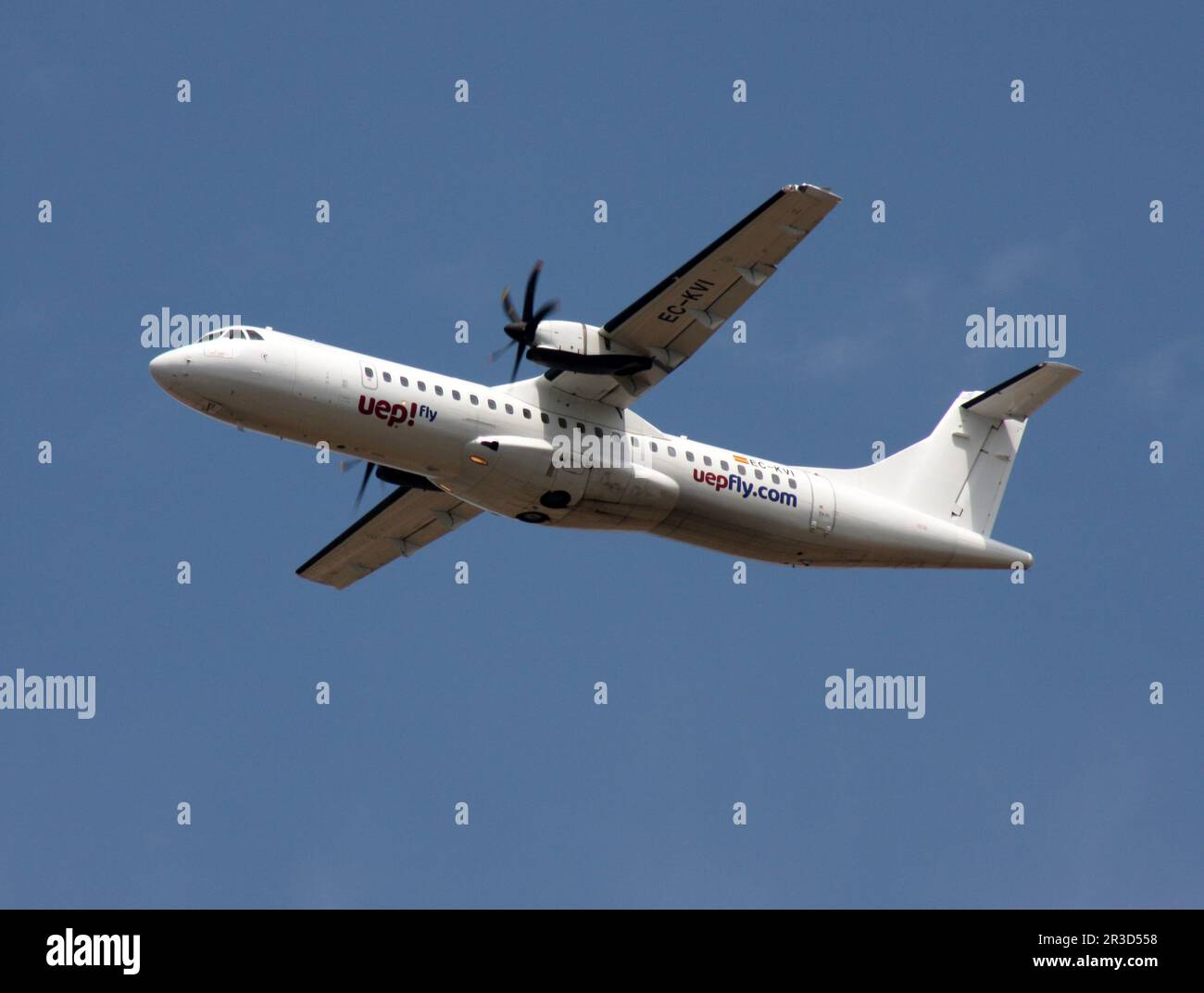 Uep fly atr 72 hi-res stock photography and images - Alamy
