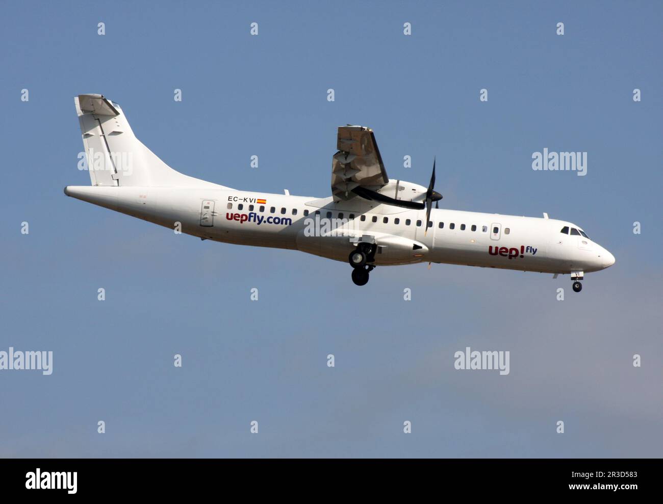 Uep fly atr 72 hi-res stock photography and images - Alamy