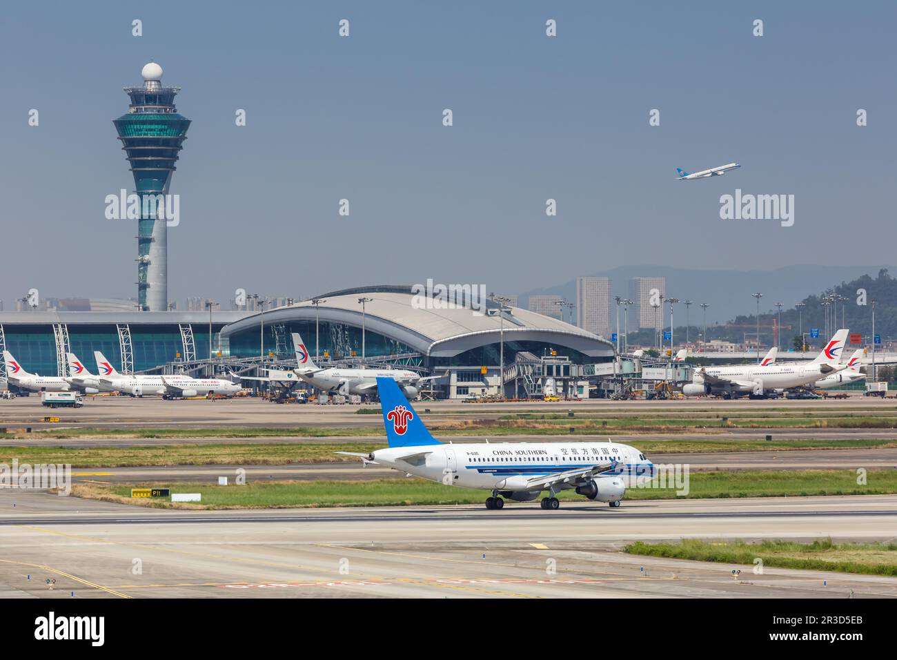 Aircraft terminal hi-res stock photography and images - Alamy