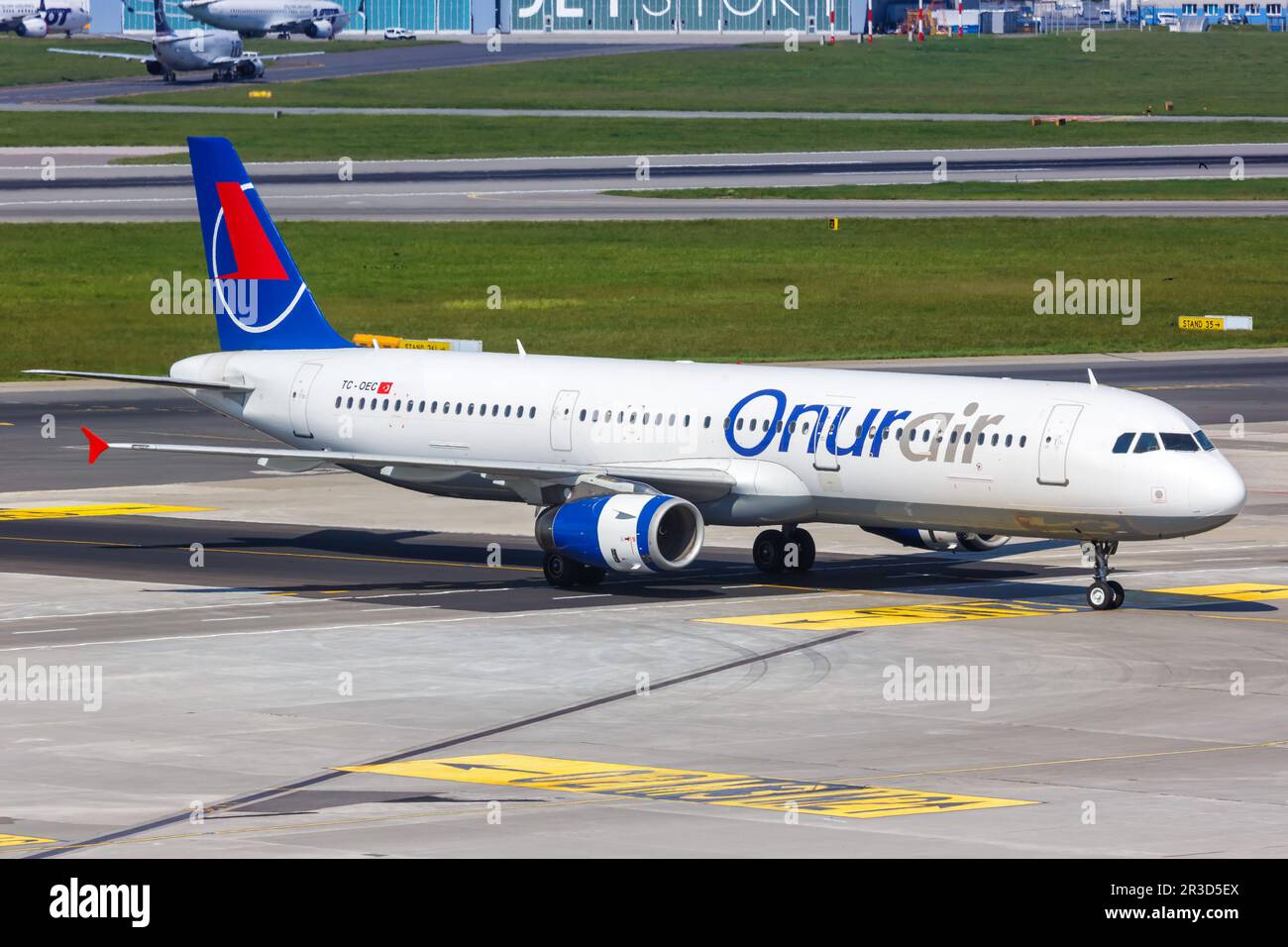 Onur Air Airbus A321 Aircraft Warsaw Airport Stock Photo - Alamy