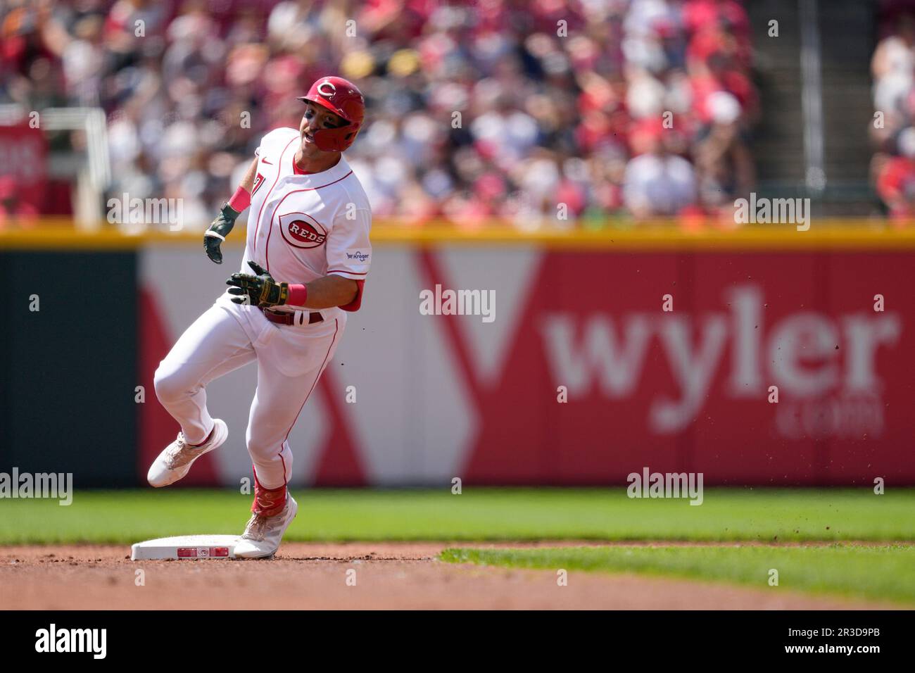 Cincinnati Reds' Spencer Steer (7) rounds the bases during a baseball ...