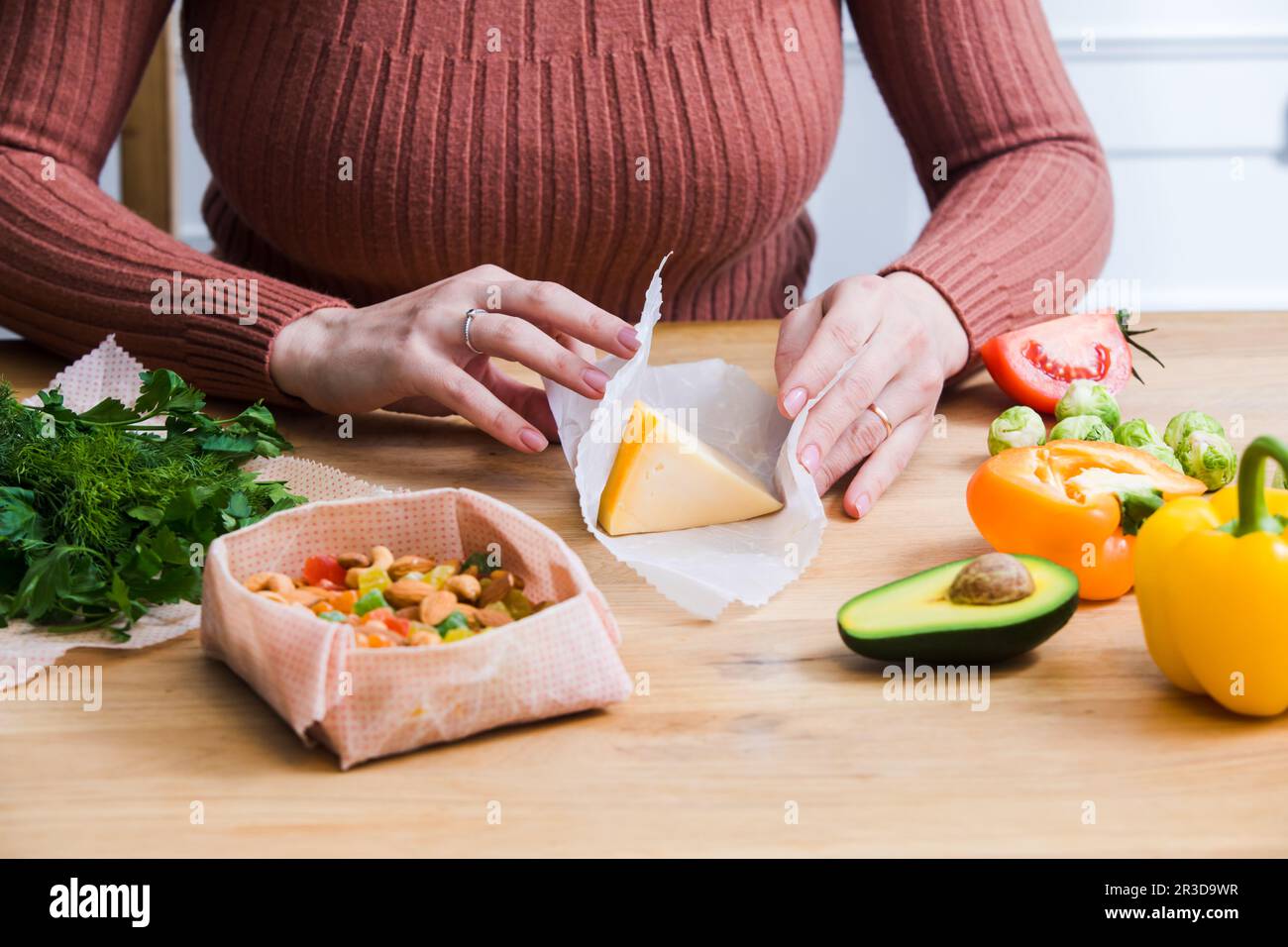 Food wrapping hi-res stock photography and images - Alamy