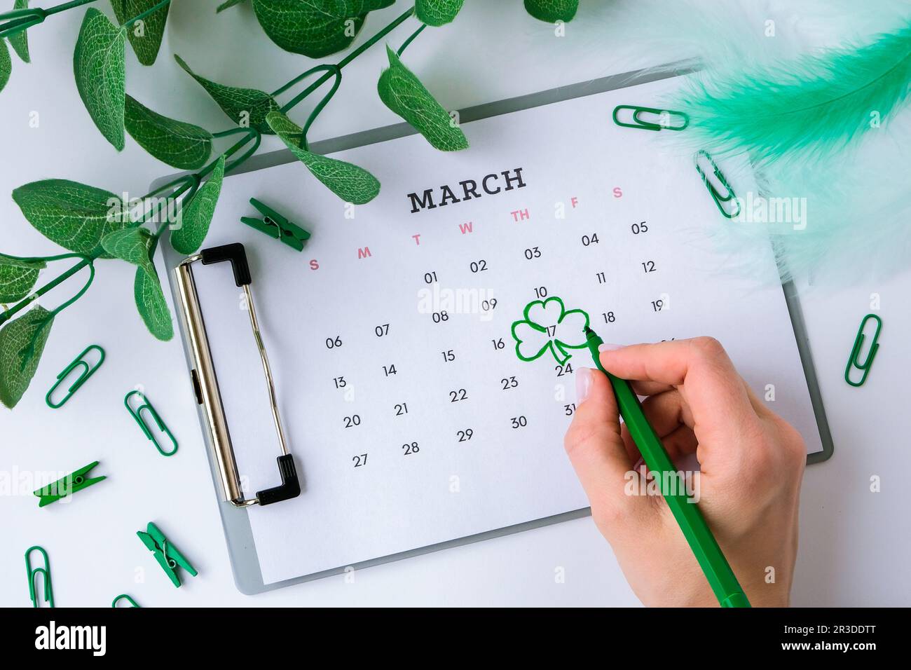 Calendar 17th of March. Saint Patricks day. Clever leaf. Green colors ...