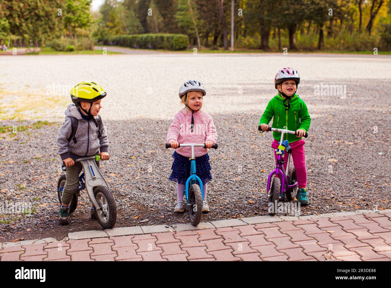 Kids cycling park hi-res stock photography and images - Alamy