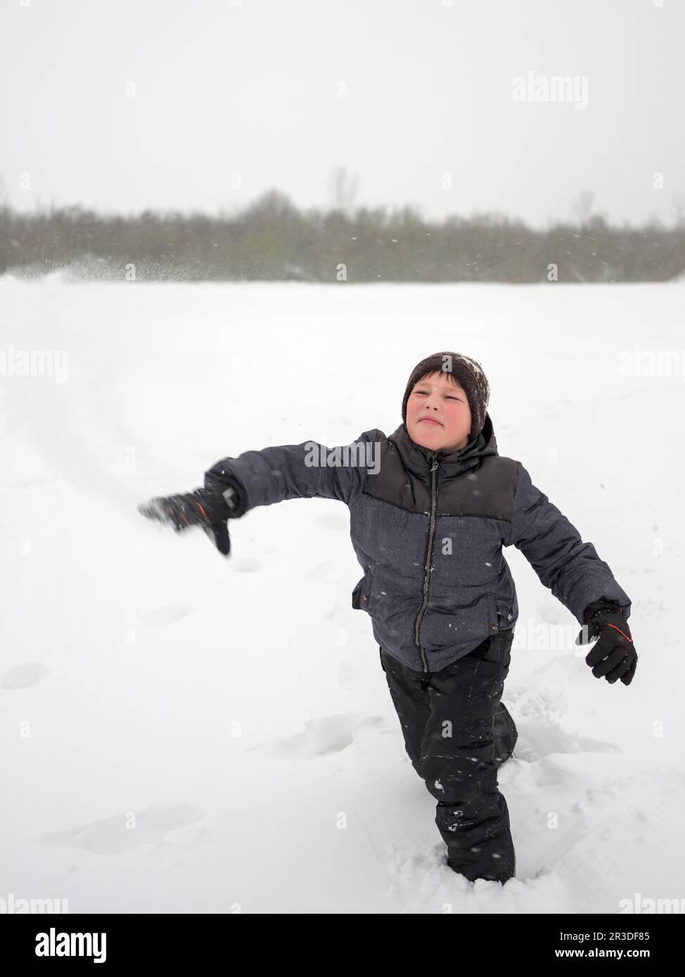 Boy throwing snowball Stock Photo - Alamy