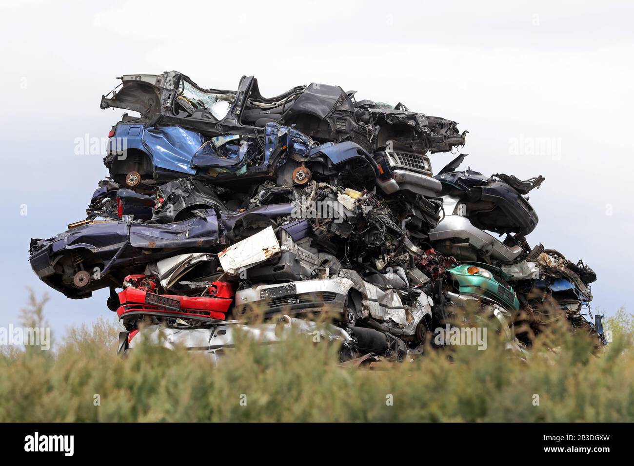 Junk car hi-res stock photography and images - Alamy