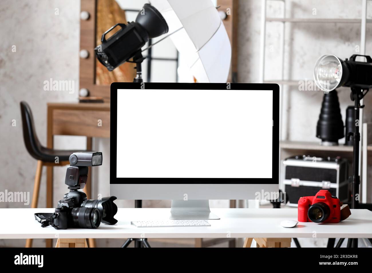 Photographers workplace hi-res stock photography and images - Alamy