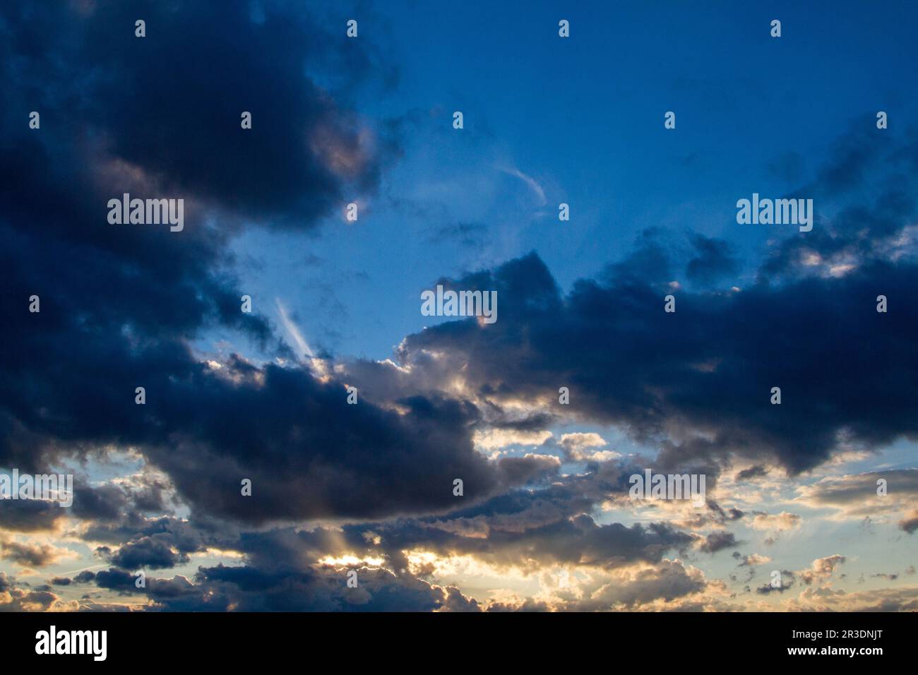 Texture dramatic evening sky Stock Photo - Alamy