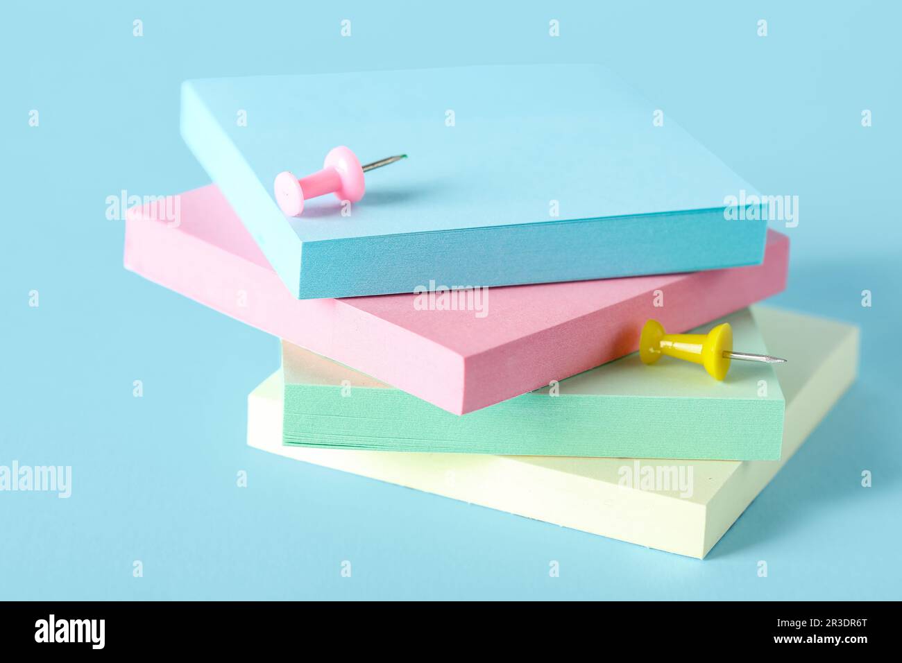 Sticky notes and pins on blue background Stock Photo - Alamy