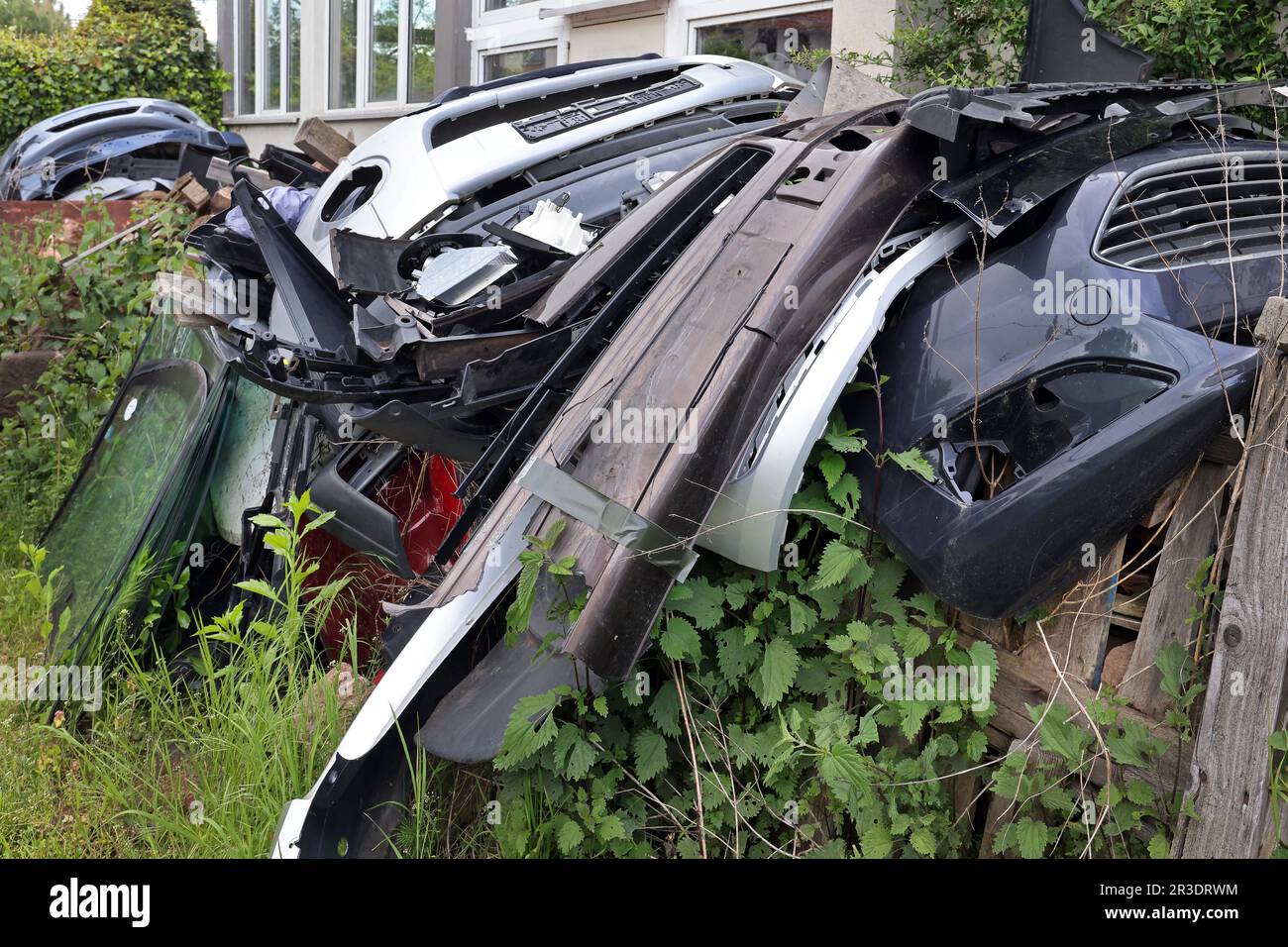 Car scrap hi-res stock photography and images - Alamy